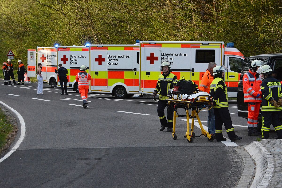 Eine Schwerverletzte und fünf Leichtverletzte bei Verkehrsunfall - Kreisverband Rhön-Grabfeld ...